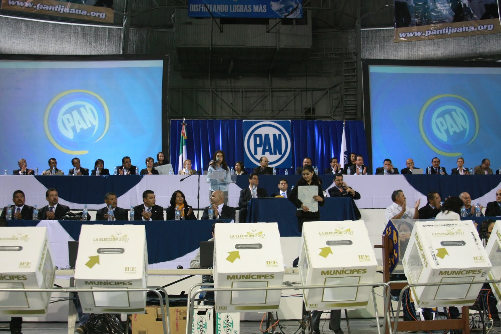PAN Tijuana: Presenta informe de labores Rodrigo Robledo Silva.