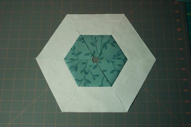 Jaybird Quilts: hexagon quilt along... block #4