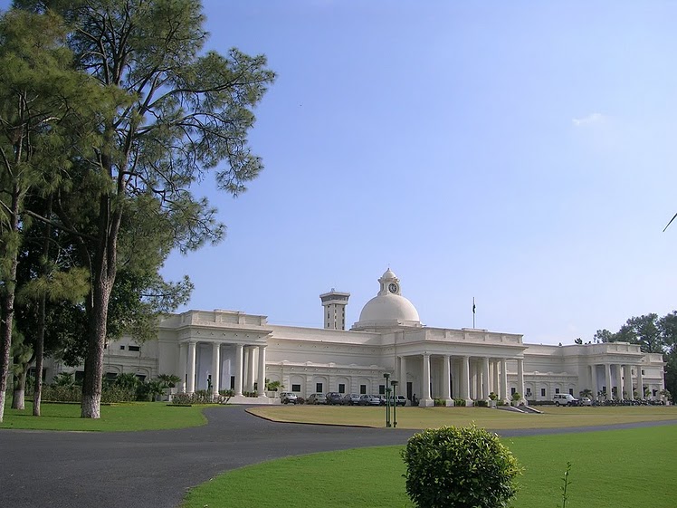 IITJEE PHYSICS: IIT ROORKEE Pics