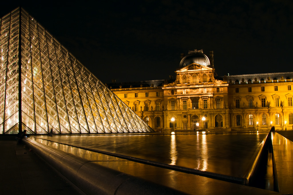 New Year's Day: The Louvre - Exteriors