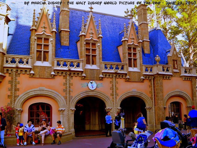 The Authentic Disney Parks Merchandise Blog: Sir Mickey's - Fantasyland ...