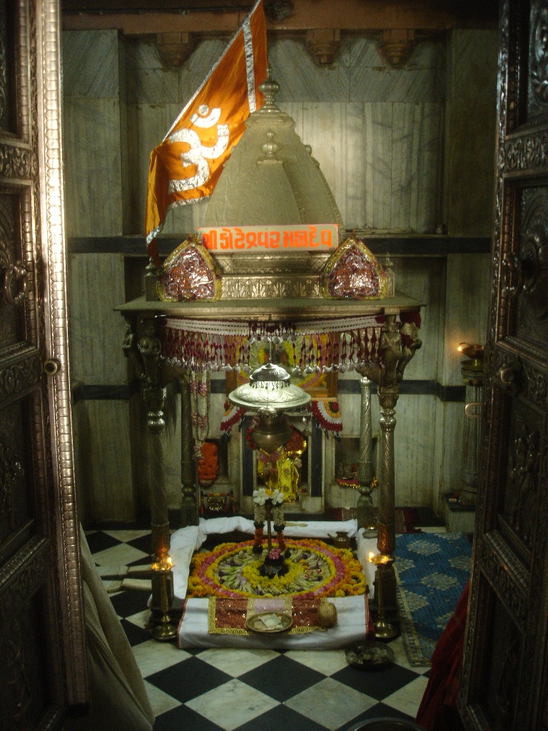 Koteshwar Mahadev, the Shiva temple on the edge