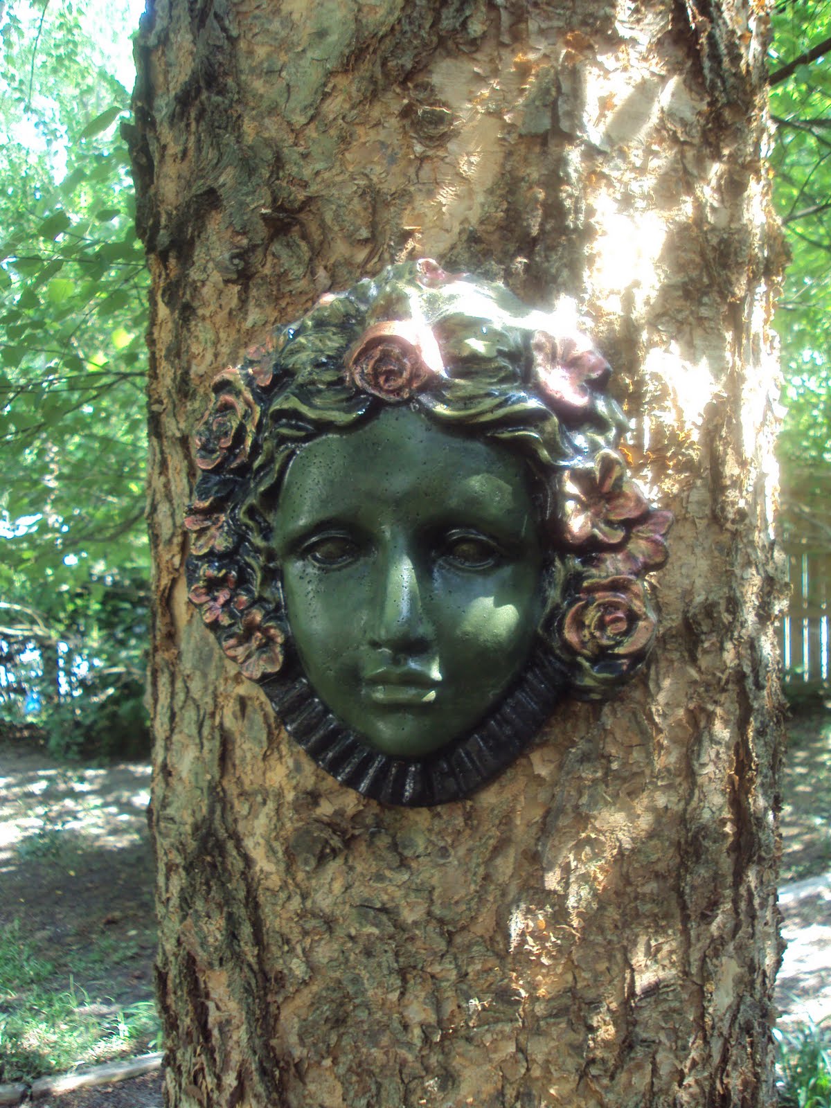 Antique ART Garden: My GARDEN Lady Face on My Tree