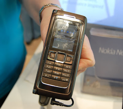 MOBILES: NOKIA E90