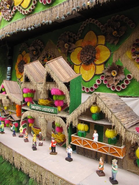 OUR PHILIPPINE TREES: Ang Pinakamagandang Bahay sa Balat ng Nayon