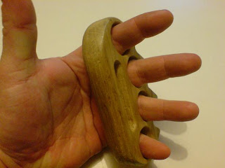 WeaponCollector's Knuckle Duster and Weapon Blog: Solid Oak Knuckle ...