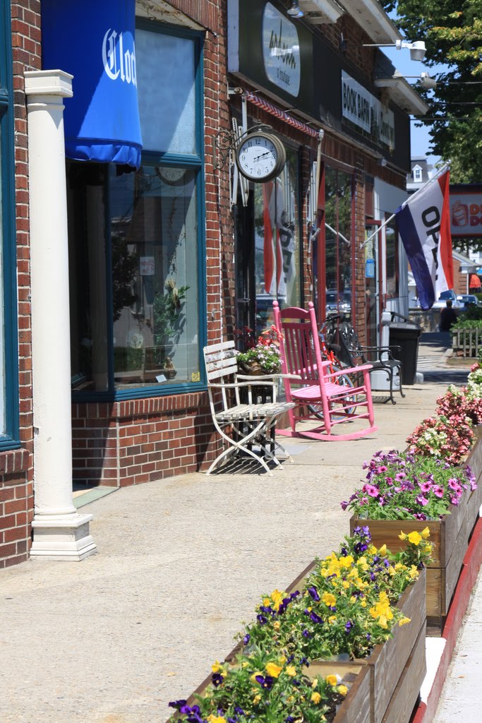 Travel the Road With Me: Walk along the beach downtown Niantic