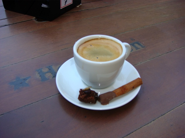 DRINKS AND FRUITS FROM BRASIL: CAFE - THE "WELCOME" IN BRASIL