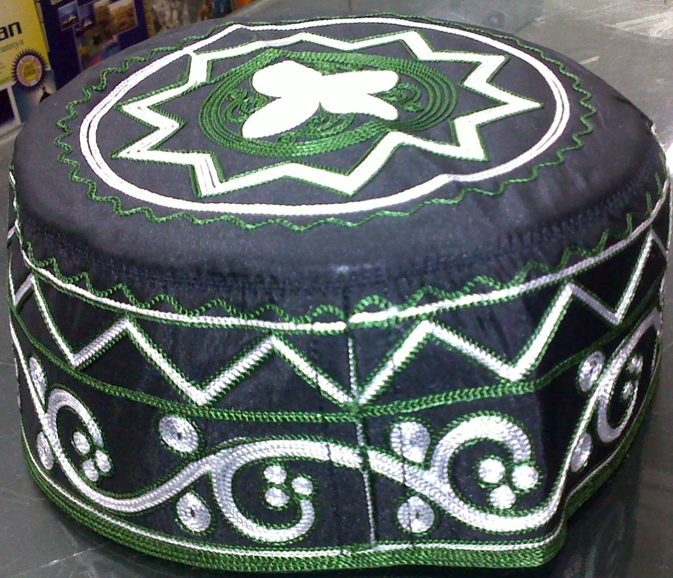 Penjual Buku Agama Islam, Al - Quran, Sejadah, Kopiah, CD Al - Quran ...