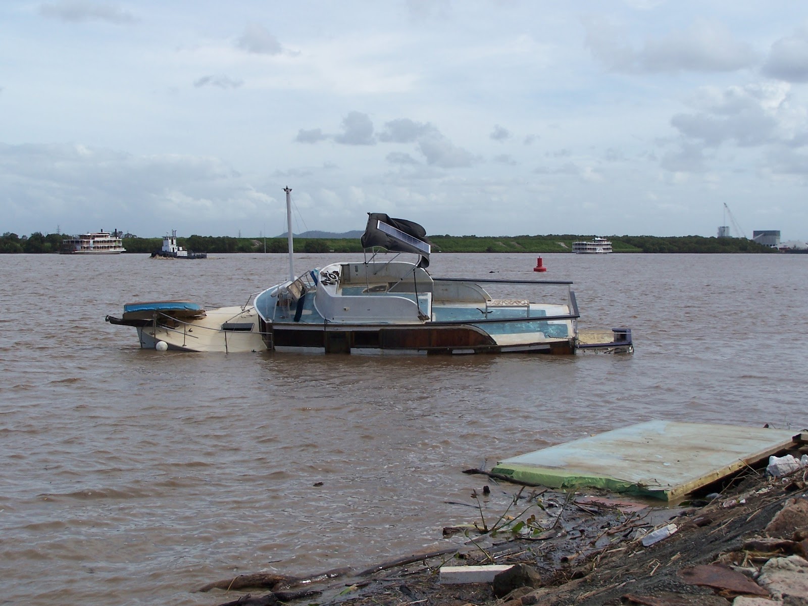 Brisbane River after the Flood January 2011: Brisbane River after the ...
