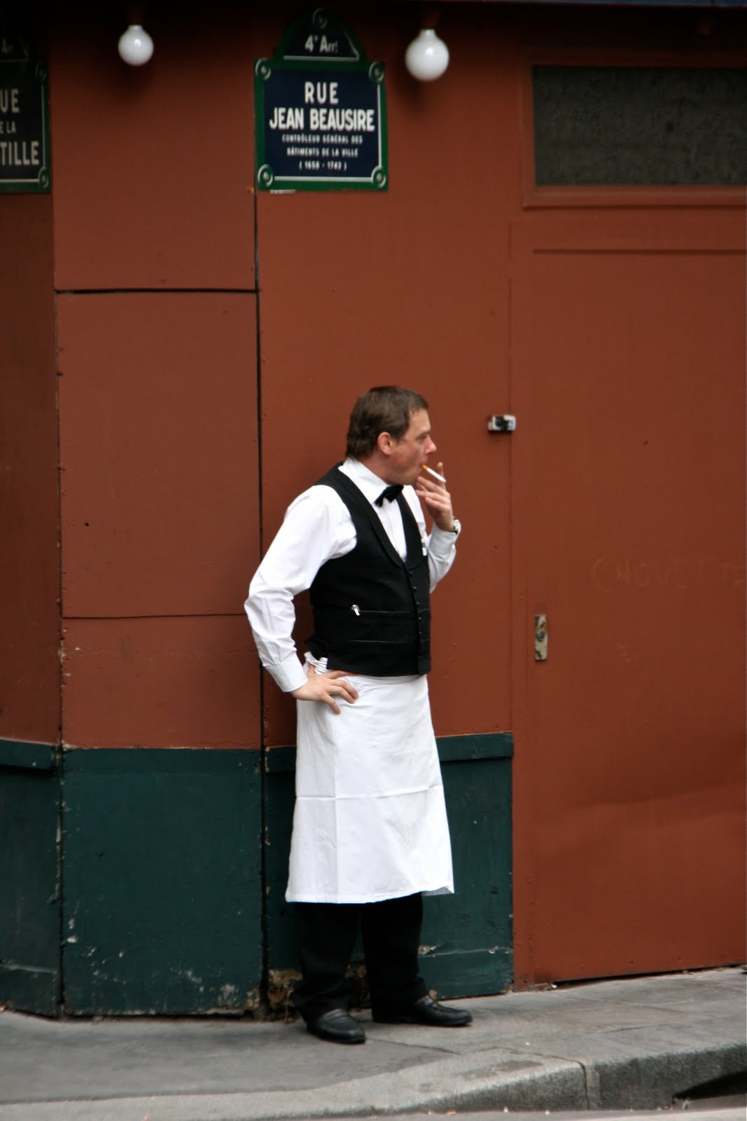 Paris Through My Lens: Smoke Break