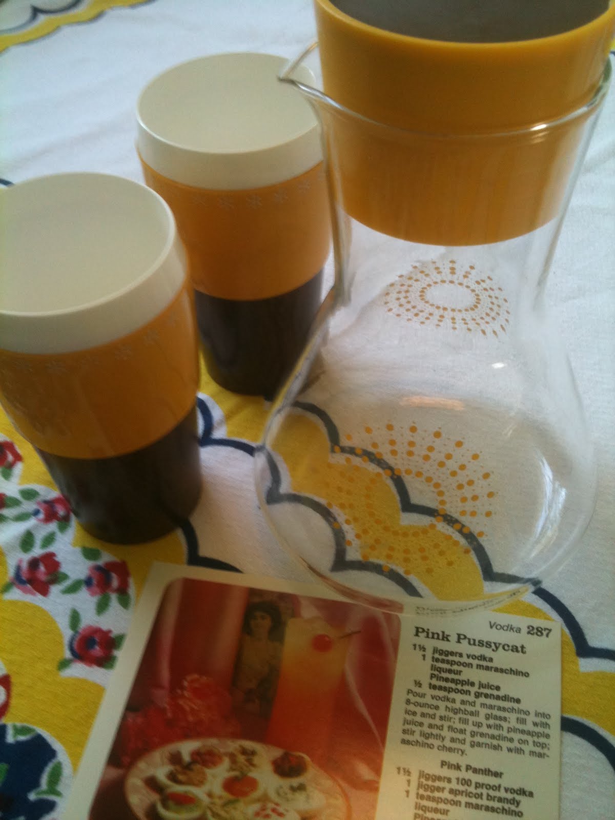 SEATTLE JUNK LOVE: SOLD- 70's pyrex glass pitcher w/ sunburst design +2 ...