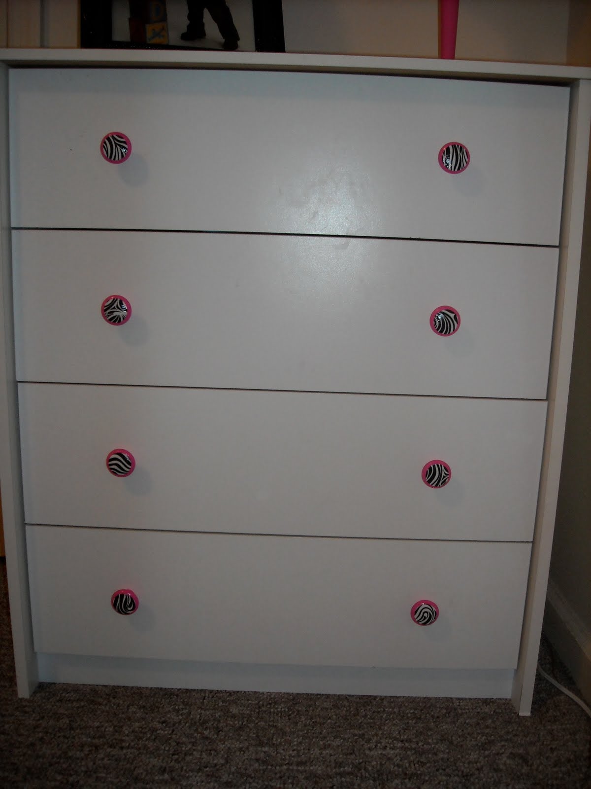 Deliliah Designs: Mod Podge Dresser Knobs