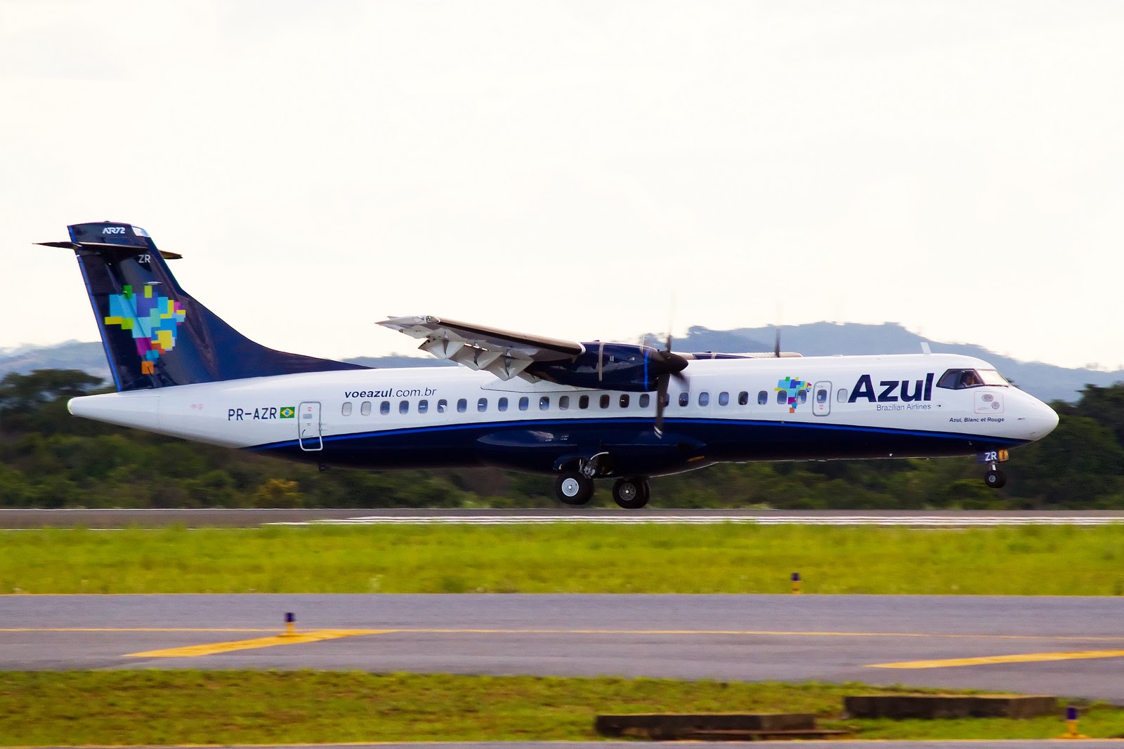 AEROSPACEBRASIL: PR-AZR: Primeiro ATR 72-200 da Azul chega em Confins ...