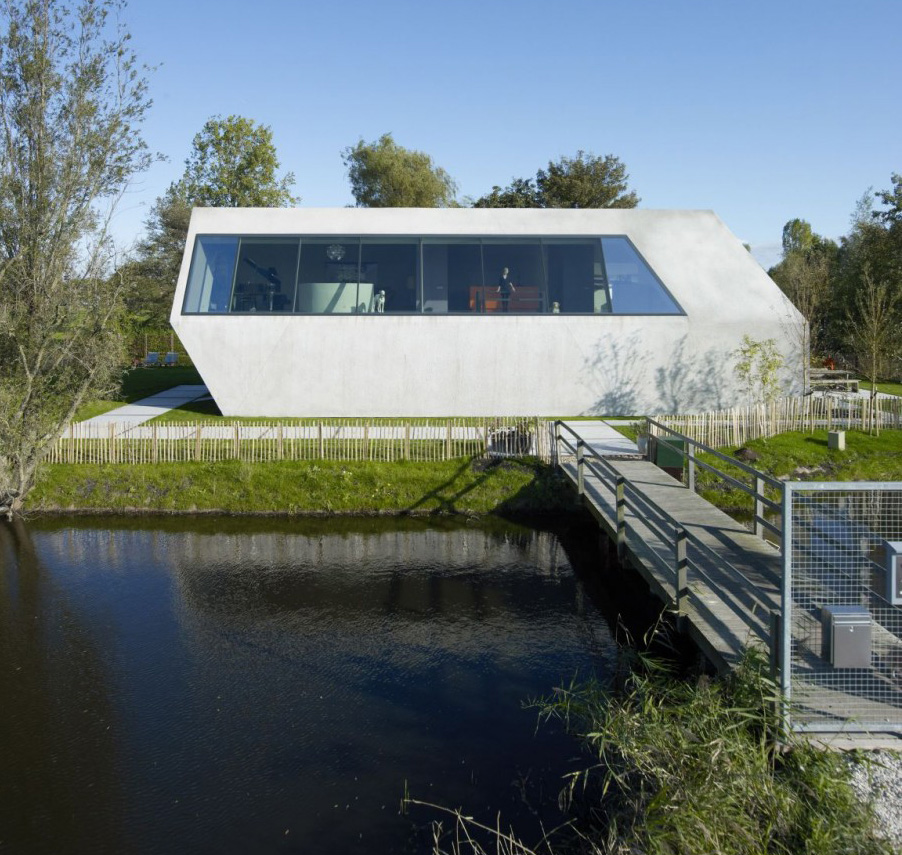 If It's Hip, It's Here (Archives): Outside & Inside A Modern Slanting ...