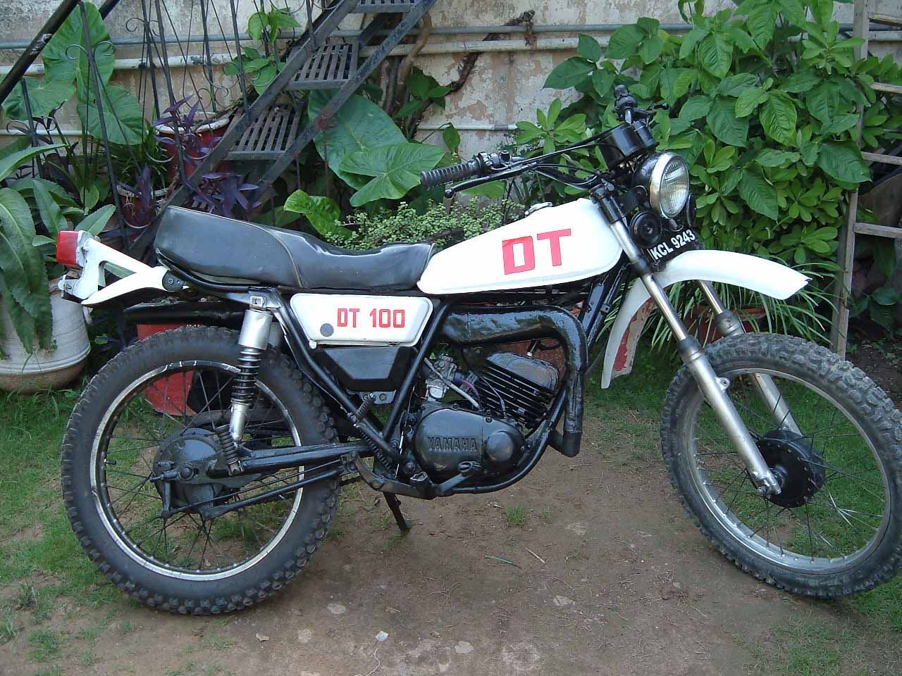 e-Canvas: 1977 Yamaha DT100 Enduro