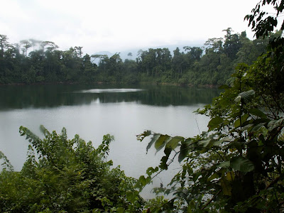 CAMEROUN (Argentina et Rémy): LE CRATERE DE DEBUNDSCHA