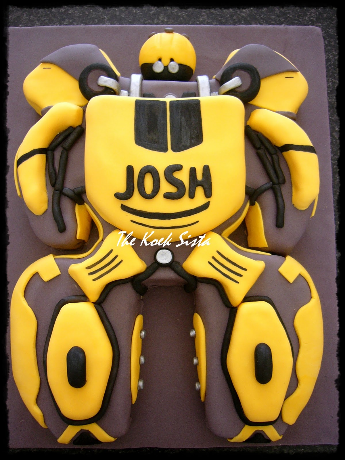 The Koek Sista: Transformer Cake "Bumble Bee"