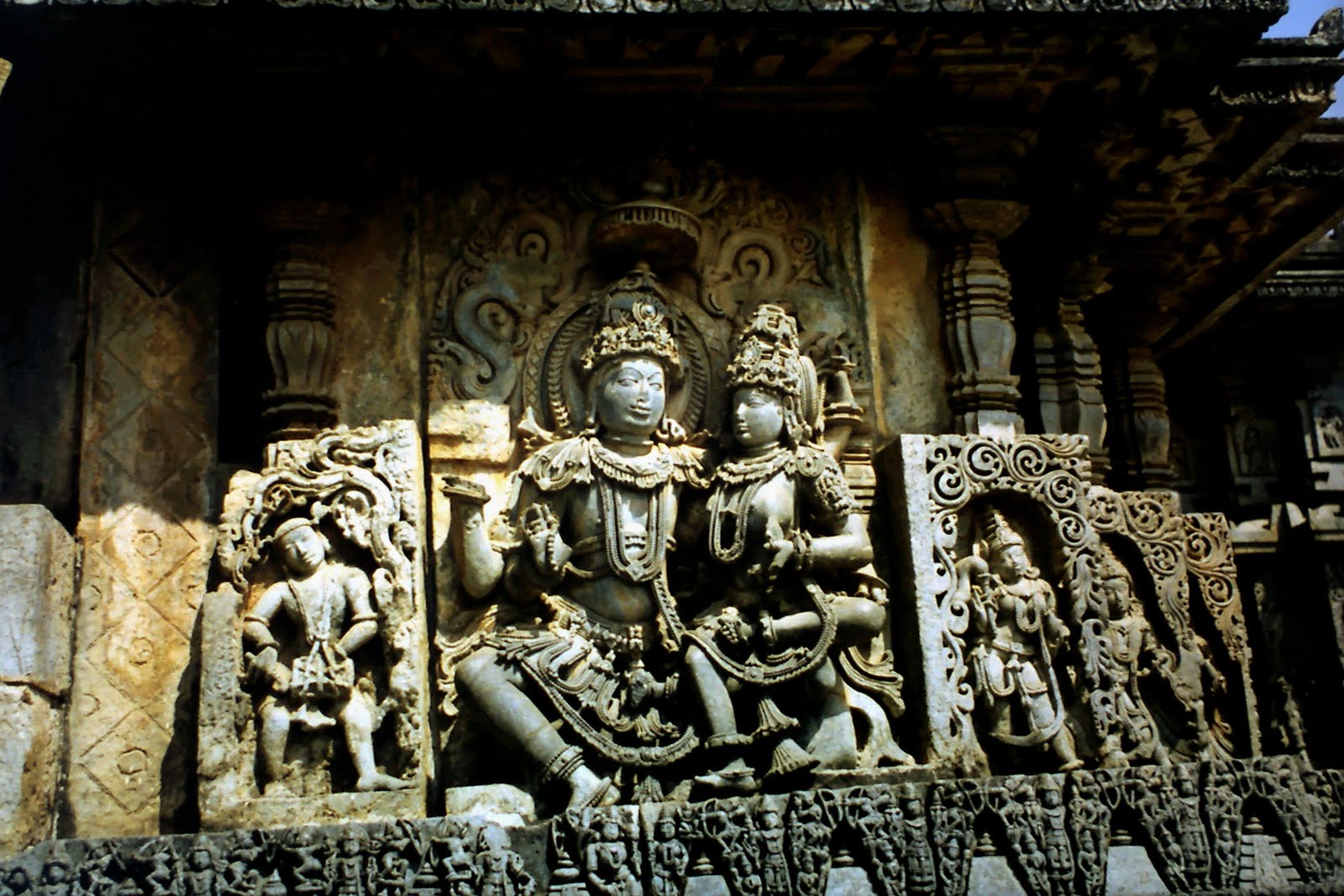 EARTH HOUR: A dead queen lives on near the dead river--POLITICS AND ...